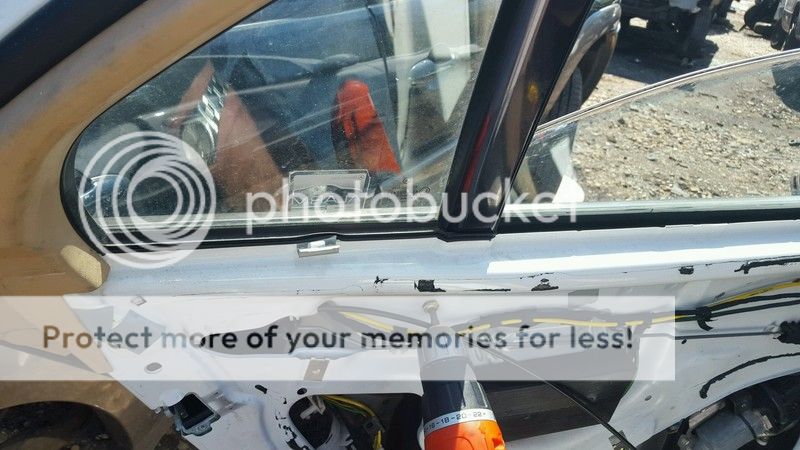 Rear Door Glass / Quarter Glass Removal | Mercedes-Benz Forum